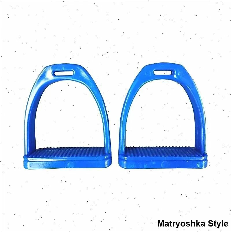 Пластиковые стремена. Черный резиновый коврик.