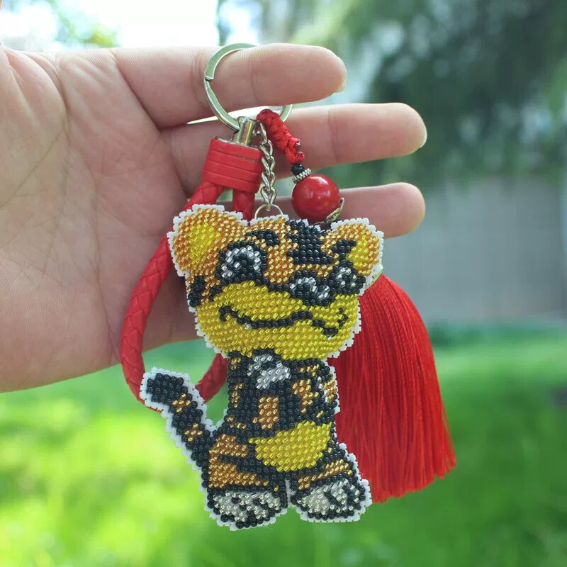 Брелок для ключей с вышивкой крестиком и бисером, символы 12 знаков зодиака: Крыса, Обезьяна, Бык, Лошадь, Петух,