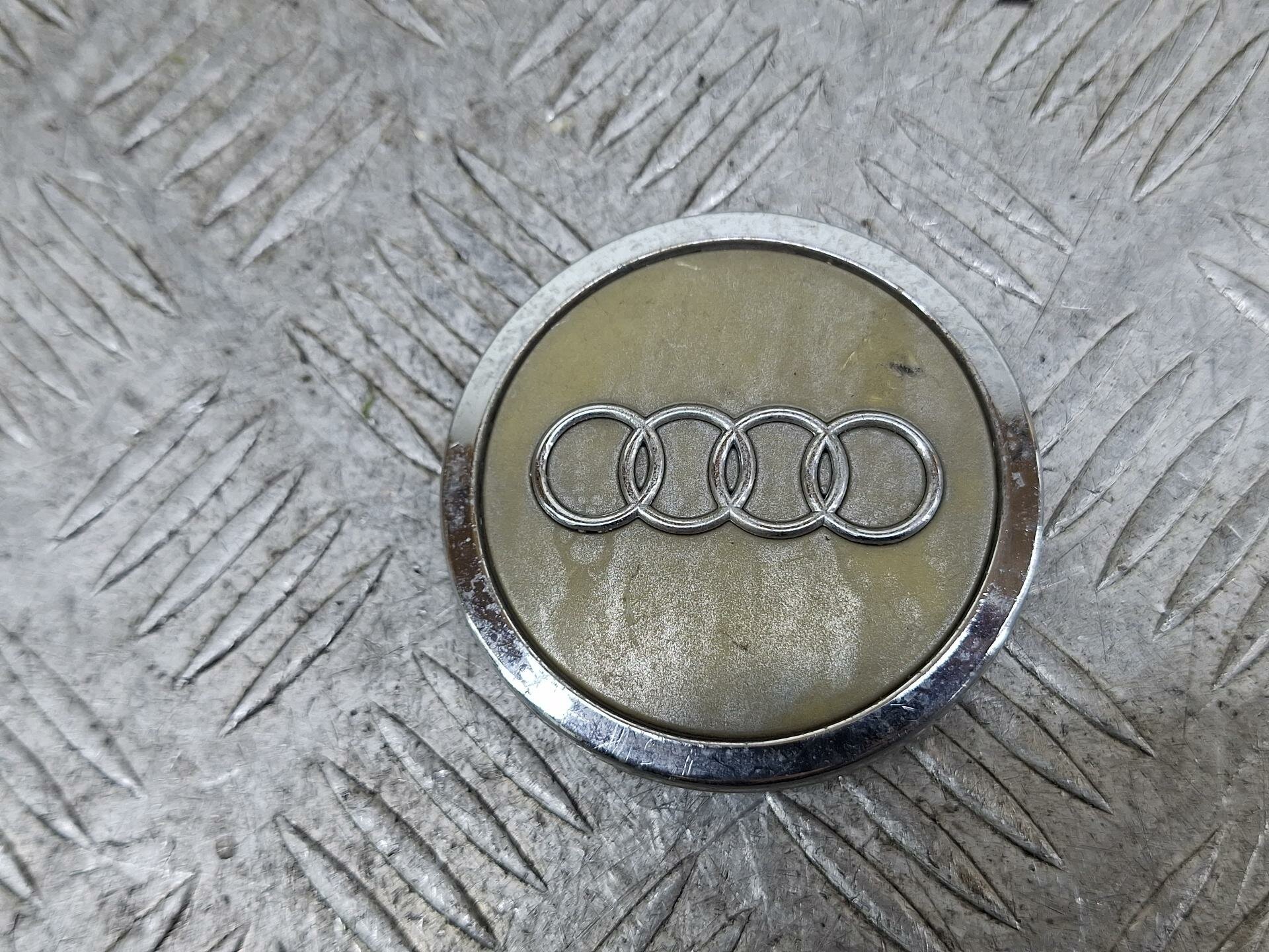 Колпачок литого диска Audi A5 8T (2007 - 2011) 8T0601170A