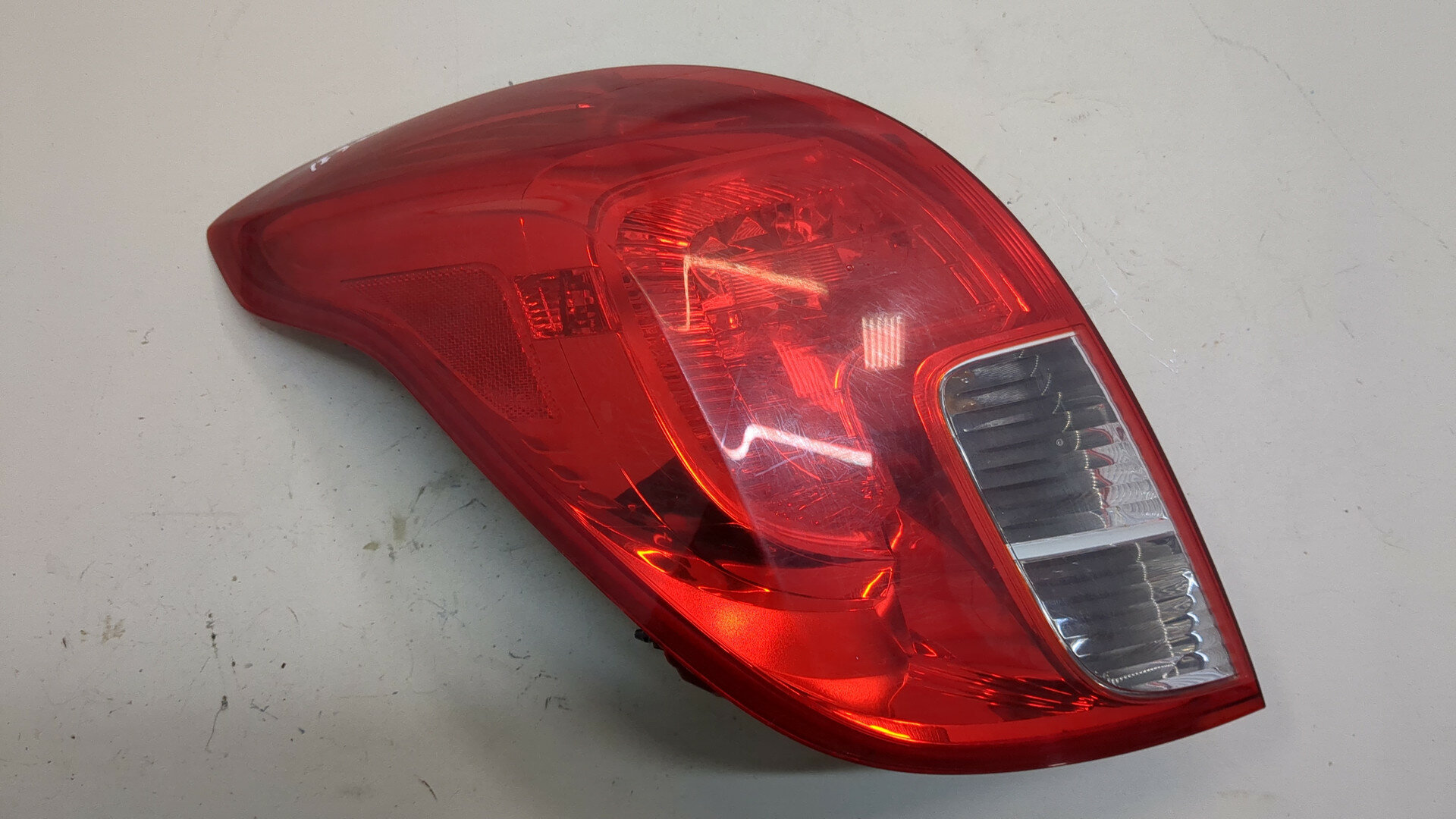 Фонарь (задний) левый Buick Encore Б/У