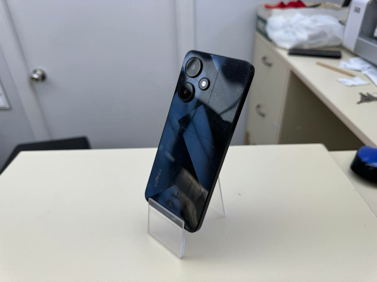 Смартфон Infinix Hot 30i 4/64 ГБ Dual nano SIM, черный Б/У уценка