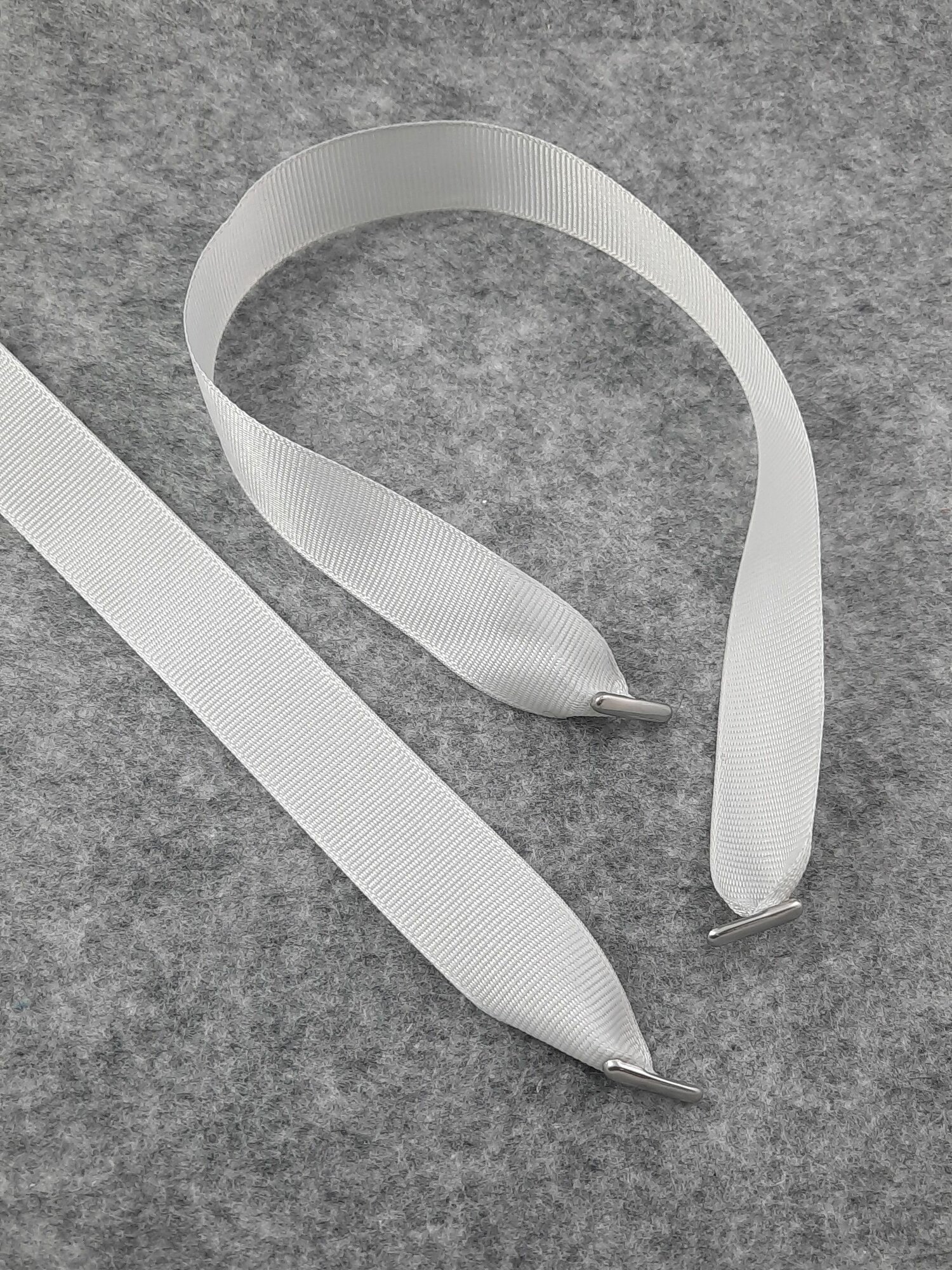 Ручка-лента репсовая 20 мм длина 35 см светло-серая с металлическими наконечниками (100 шт)