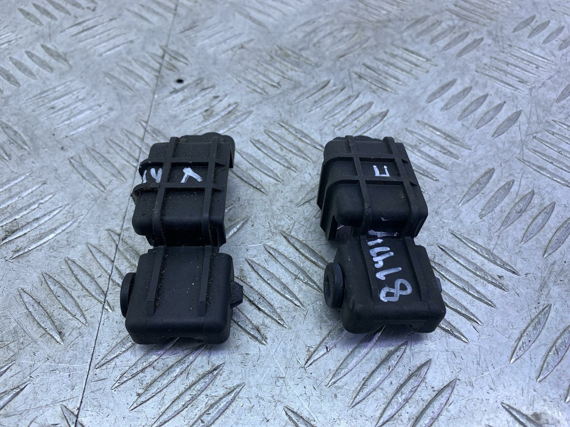 Кронштейн (крепление) радиатора Volkswagen Passat B5 1999 8D0260427