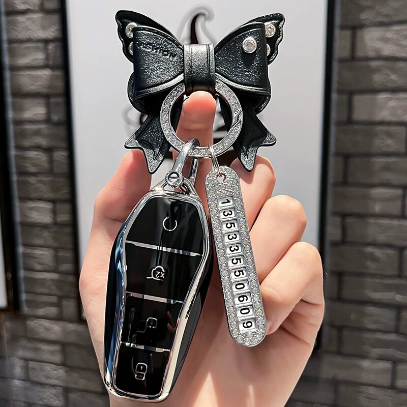 Ключевой брелок BYD H-Type Smart 4-Key с черной оболочкой, черной бабочкой-замком и серебряной биркой