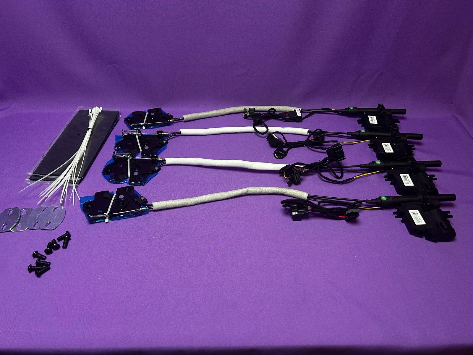 Доводчики дверей Cadillac Escalade