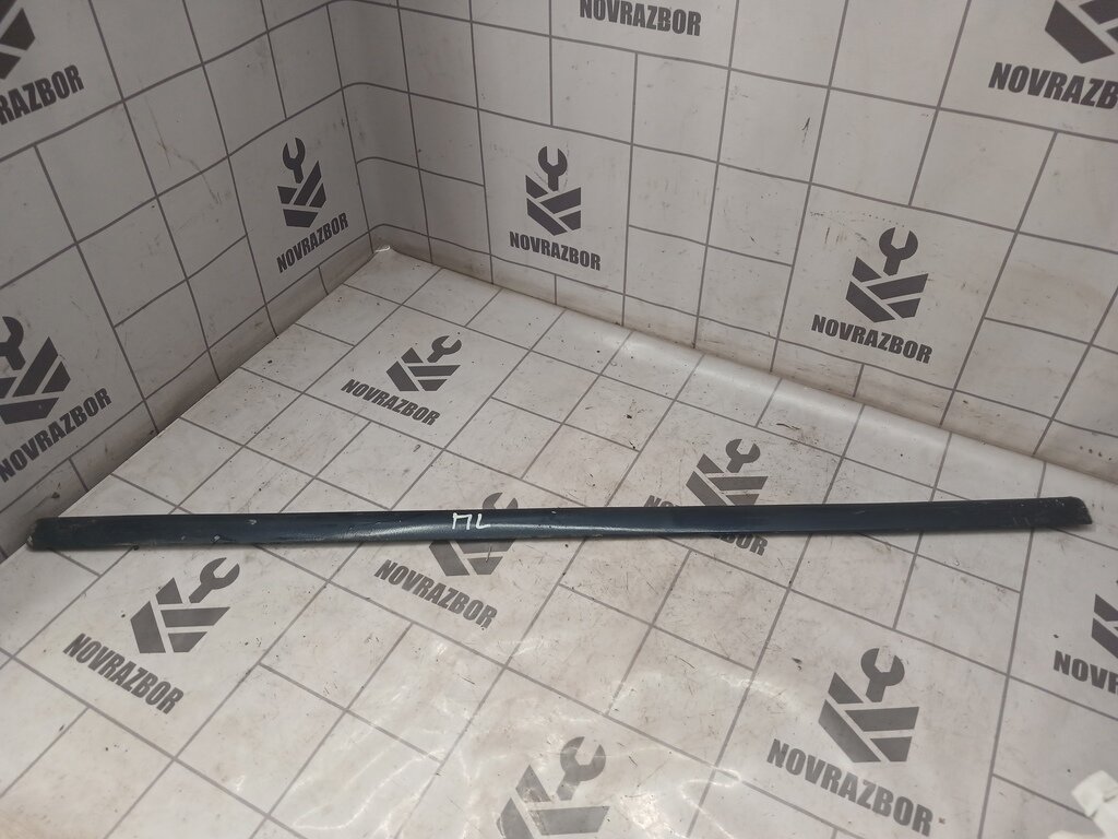 Молдинг передней левой двери VW Passat B5 96-00