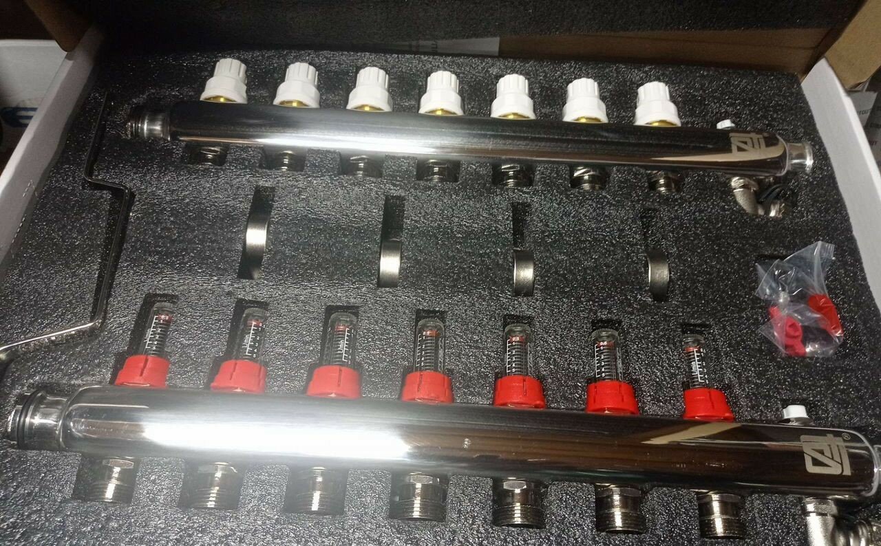 Коллекторная группа в сборе из нержавеющей стали с расходомерами 1"х 7 вых.- 3/4" евроконус, СМ7F STI