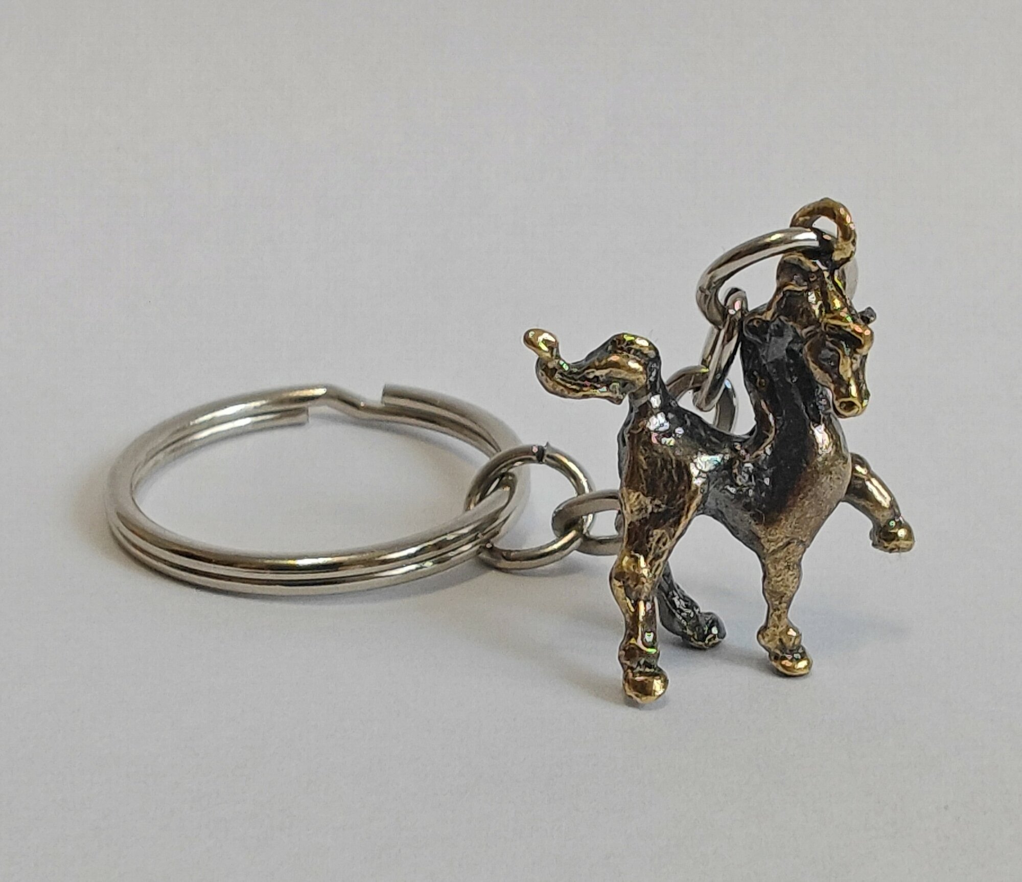 Конь №4 - маленькая фигурка коня, брелок с кольцом, подвеска, кулон, символ 2026 года