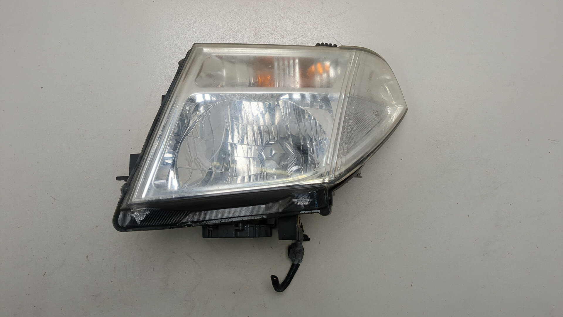 Фара (передняя) левая Nissan Pathfinder Б/У