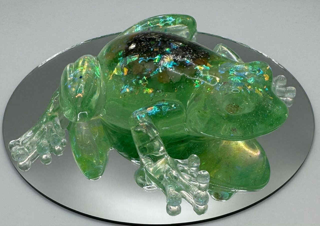 Статуэтка лягушки из эпоксидной смолы. Ручная работа