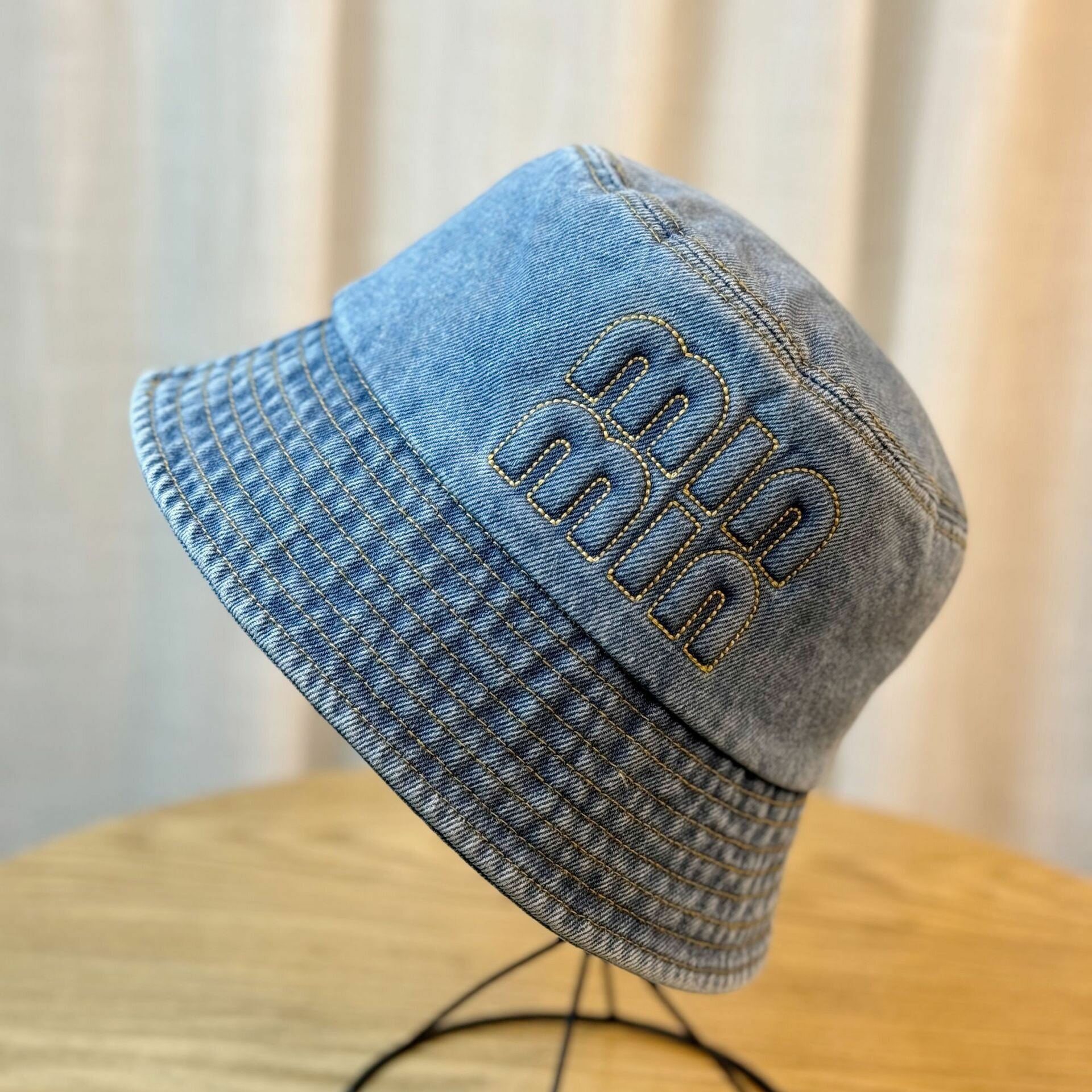 Джинсовая рыбацкая шляпа женская, новинка 2024 года, универсальная мини-стиль с надписью, большая окружность головы, показывающая лицо, маленькая шляпа-тазик, солнцезащитная шляпа от солнца