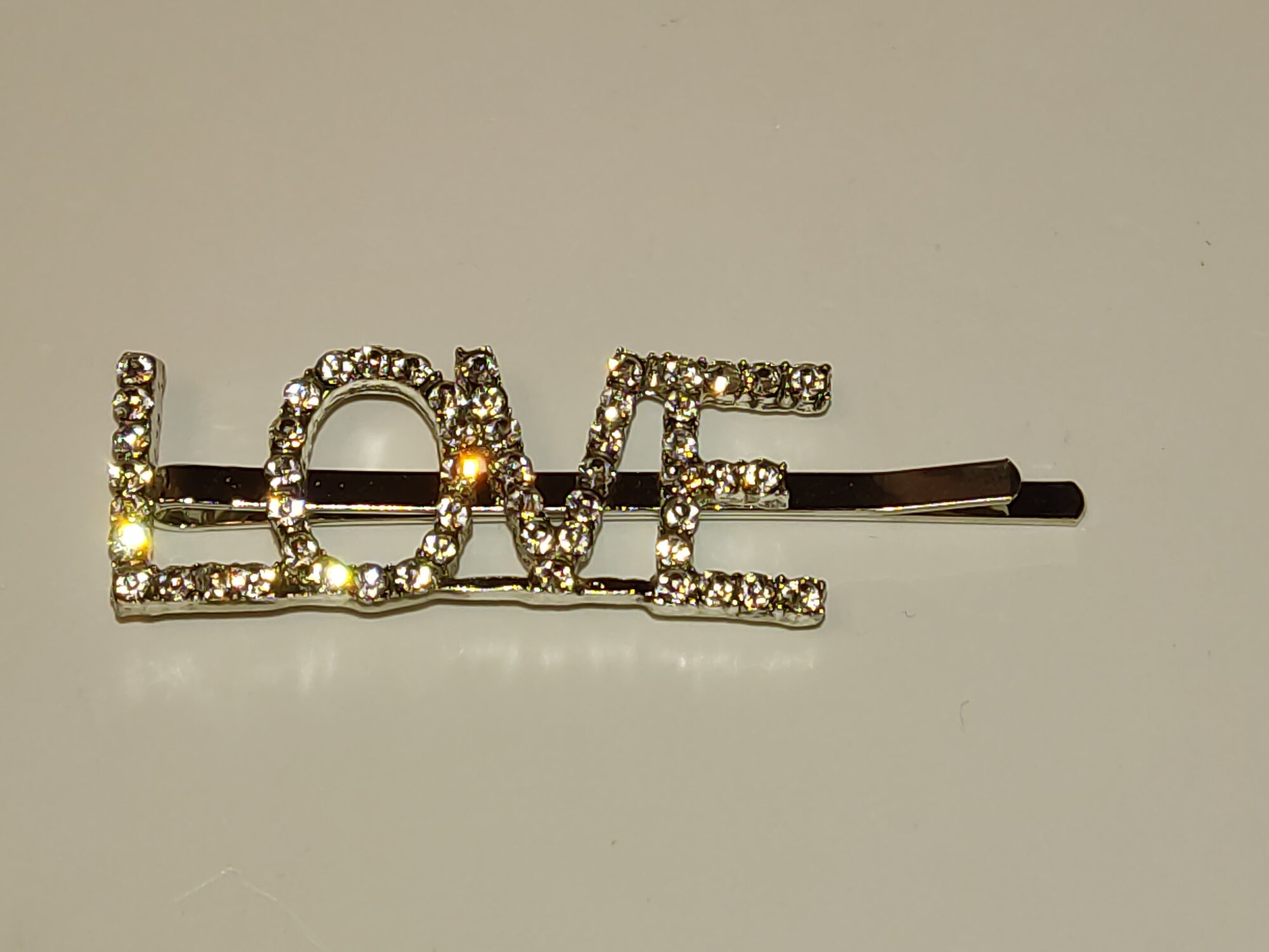 Невидимка-заколка "LOVE" , металл, серебристая, со стразами
