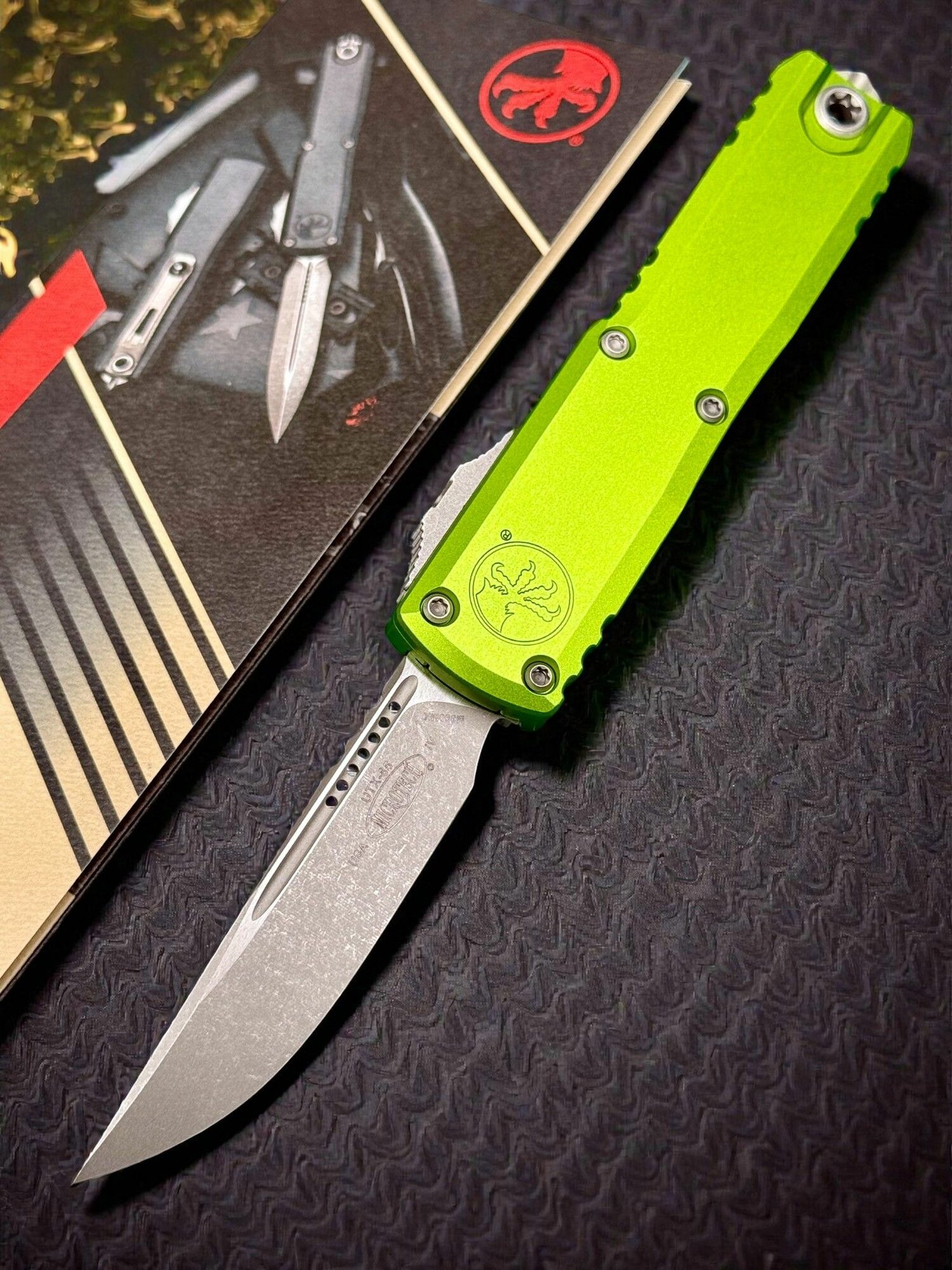 Нож складной MicroTech MCT1231410APNG UTX-85 Gen IV, Apocalyptic Blade, Neon Green Handle