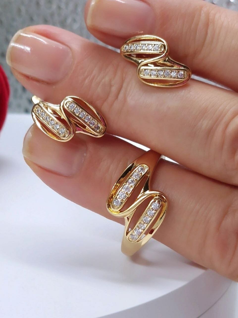 Комплект бижутерии: серьги, кольцо, фианит