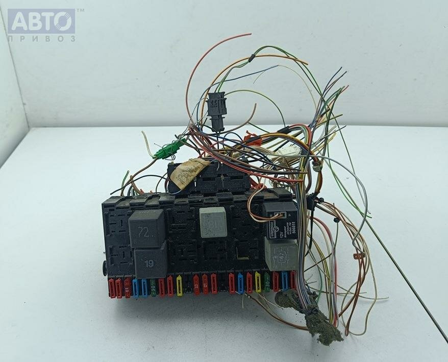 Блок предохранителей Volkswagen Passat B3