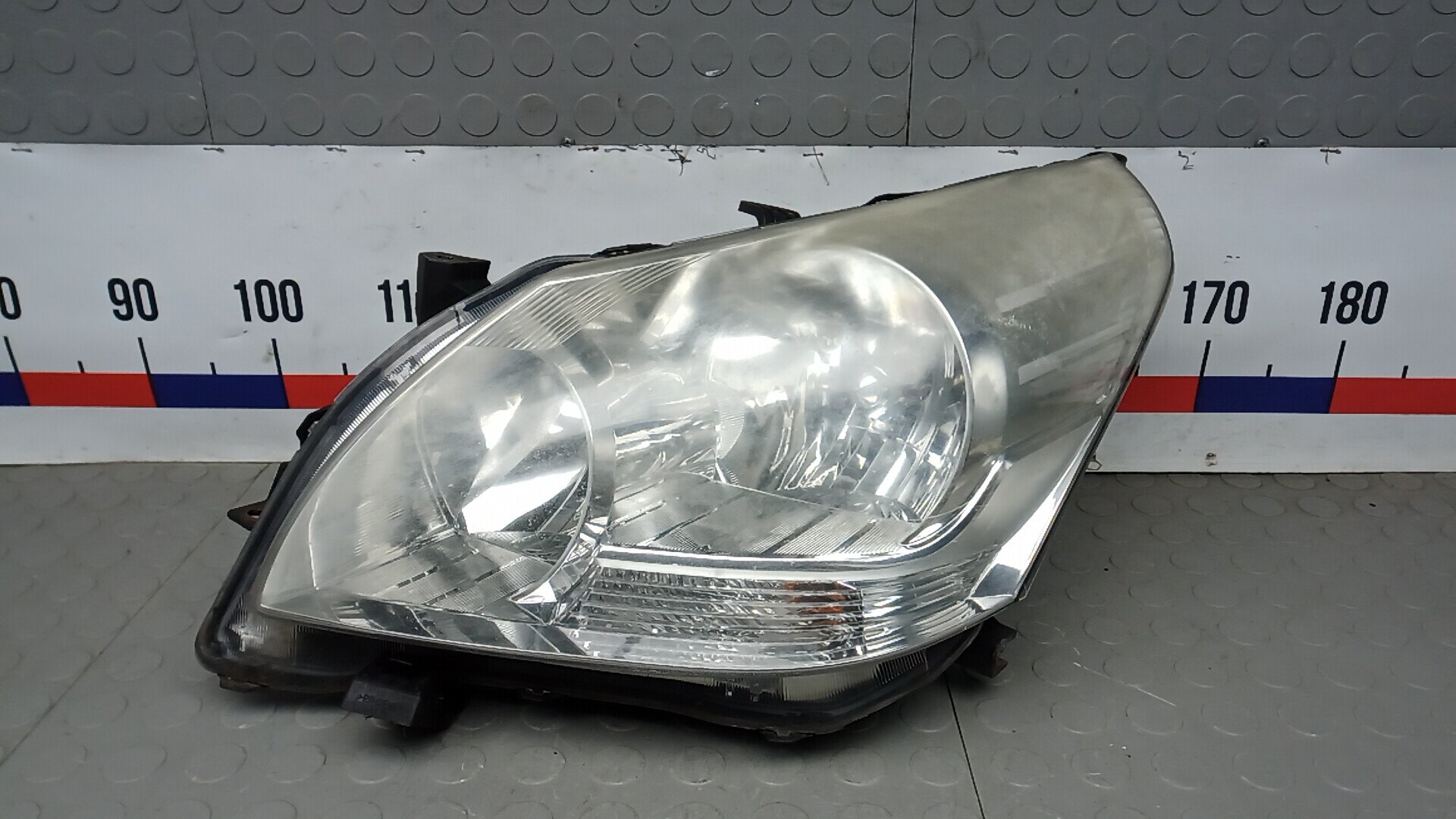 Фара левая TOYOTA VERSO AR2, Номер 811700F110
