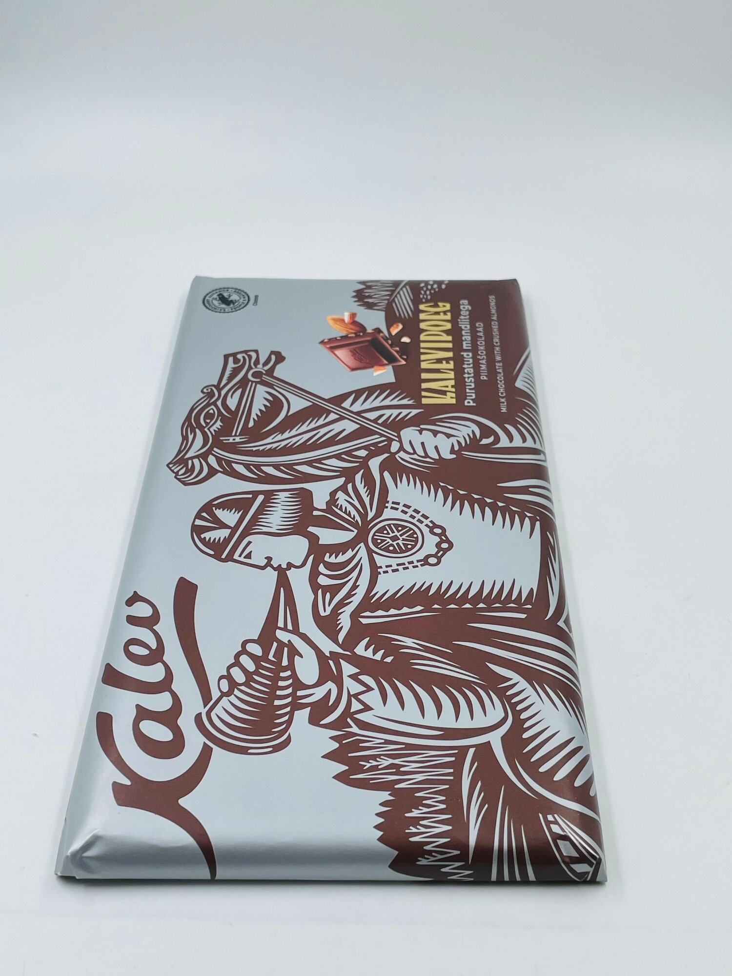 Шоколад молочный Kalev Kalevipoeg с миндалем 270 г (из Эстонии)