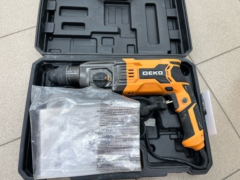 Перфоратор DEKO DKH1350W, сетевой, мощность 1350 Вт, энергия удара 3.2 Дж Б\У уценка