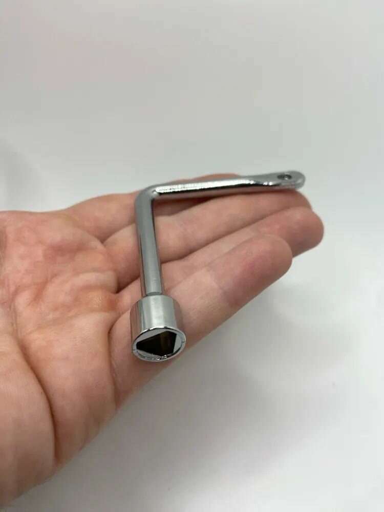 Ключ трехгранный треугольный 9 мм для электрошкафа, L-образный, 1 шт.