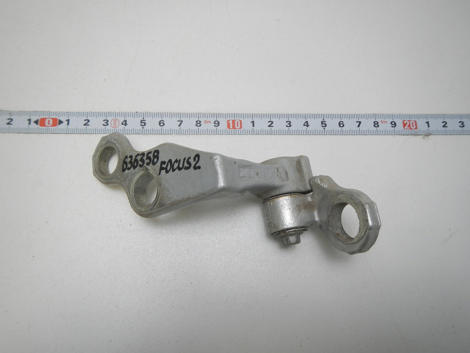 Б/У Петля двери задней левой нижняя, Ford (Форд)-FOCUS 2 (05-08) FORD FOCUS 2 (05-08) Без повреждений. 636358 FORD арт. ...