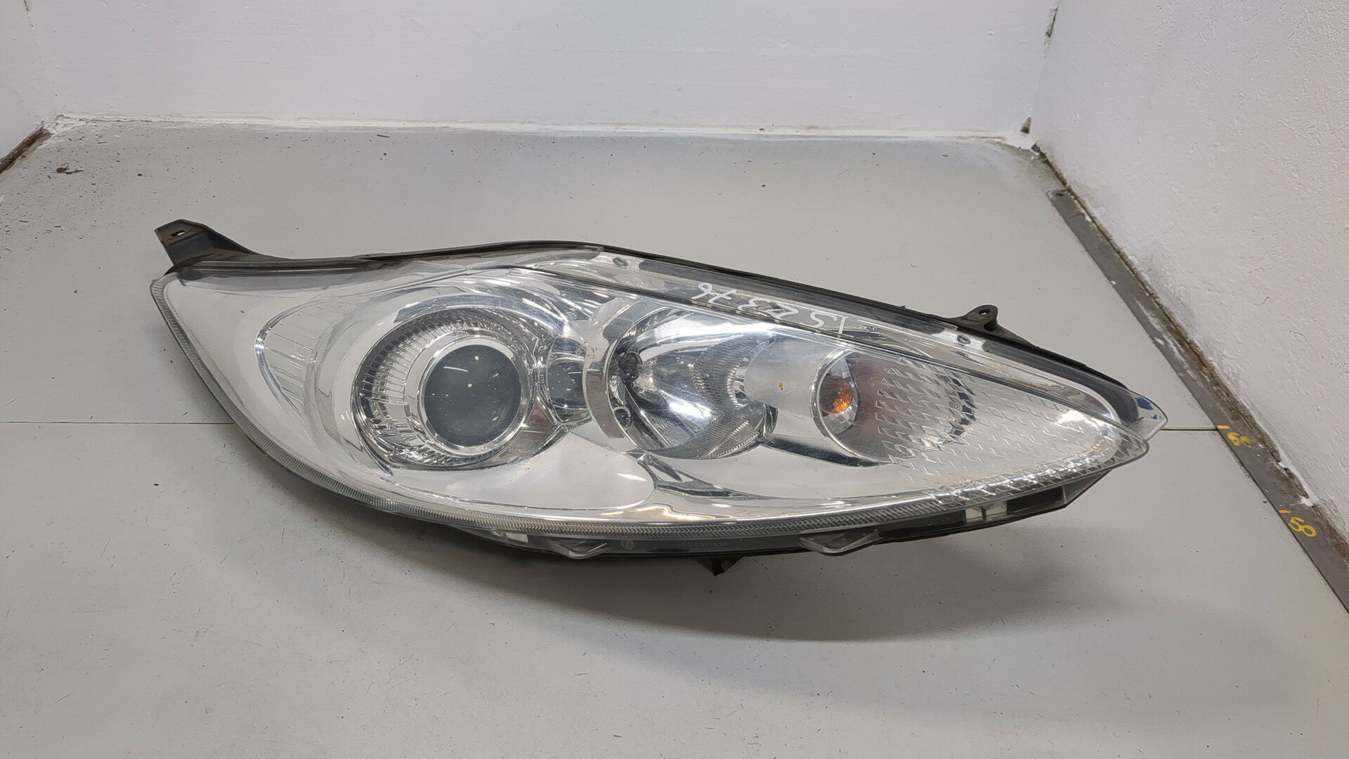 Фара (передняя) правая Ford Fiesta Б/У