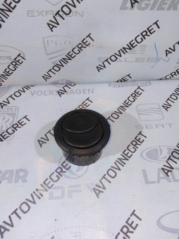 Дефлектор воздуховод Renault Logan Б/У с пробегом