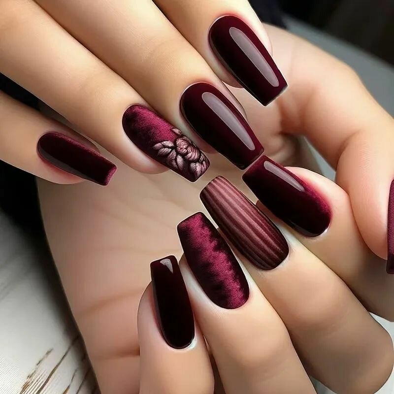 Длинные накладные ногти( 24 типсы + клей )
