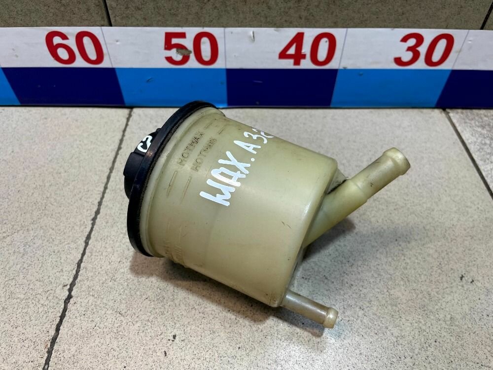 Бачок гур Nissan Maxima A32