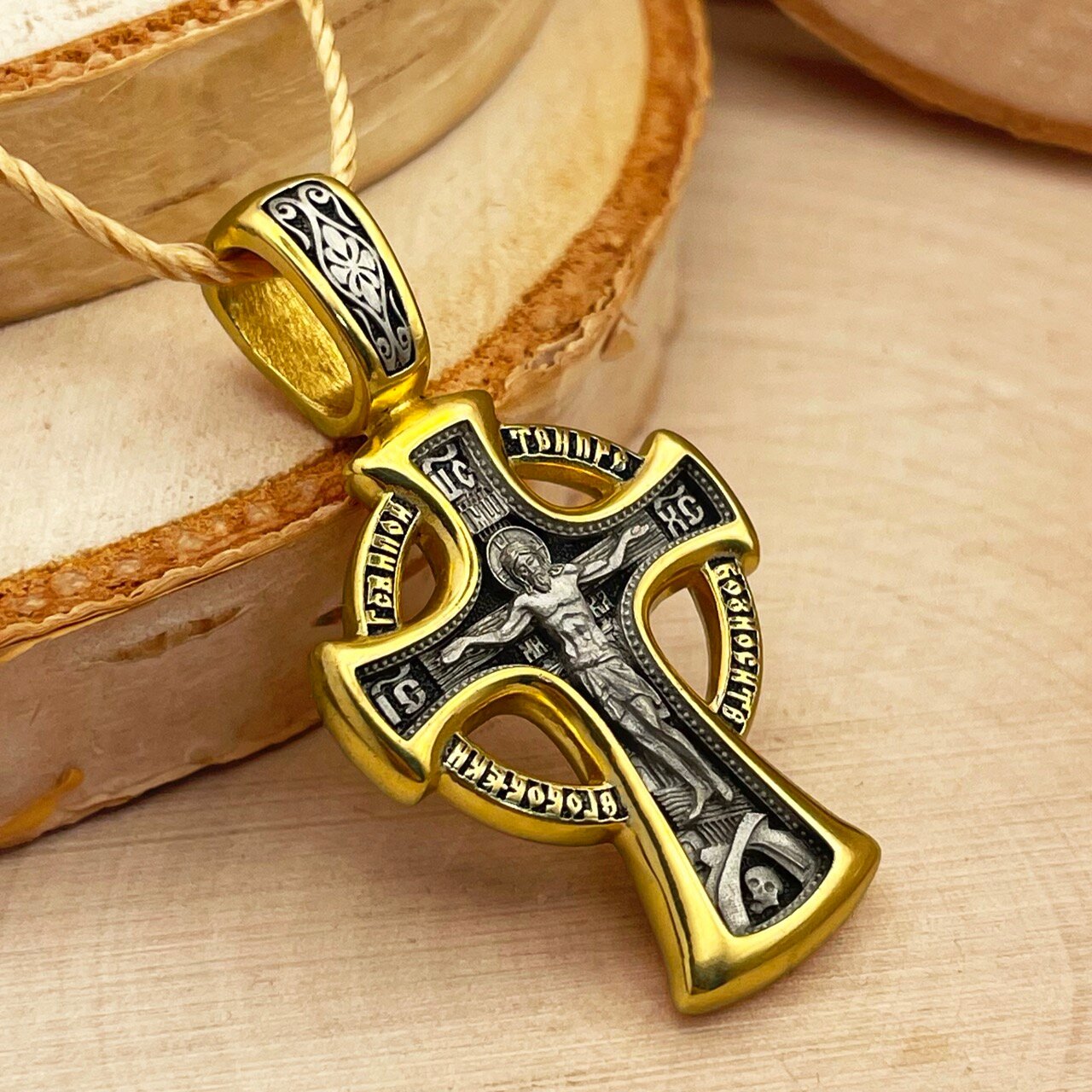 Крестик, серебро, 925 проба, чернение, золочение