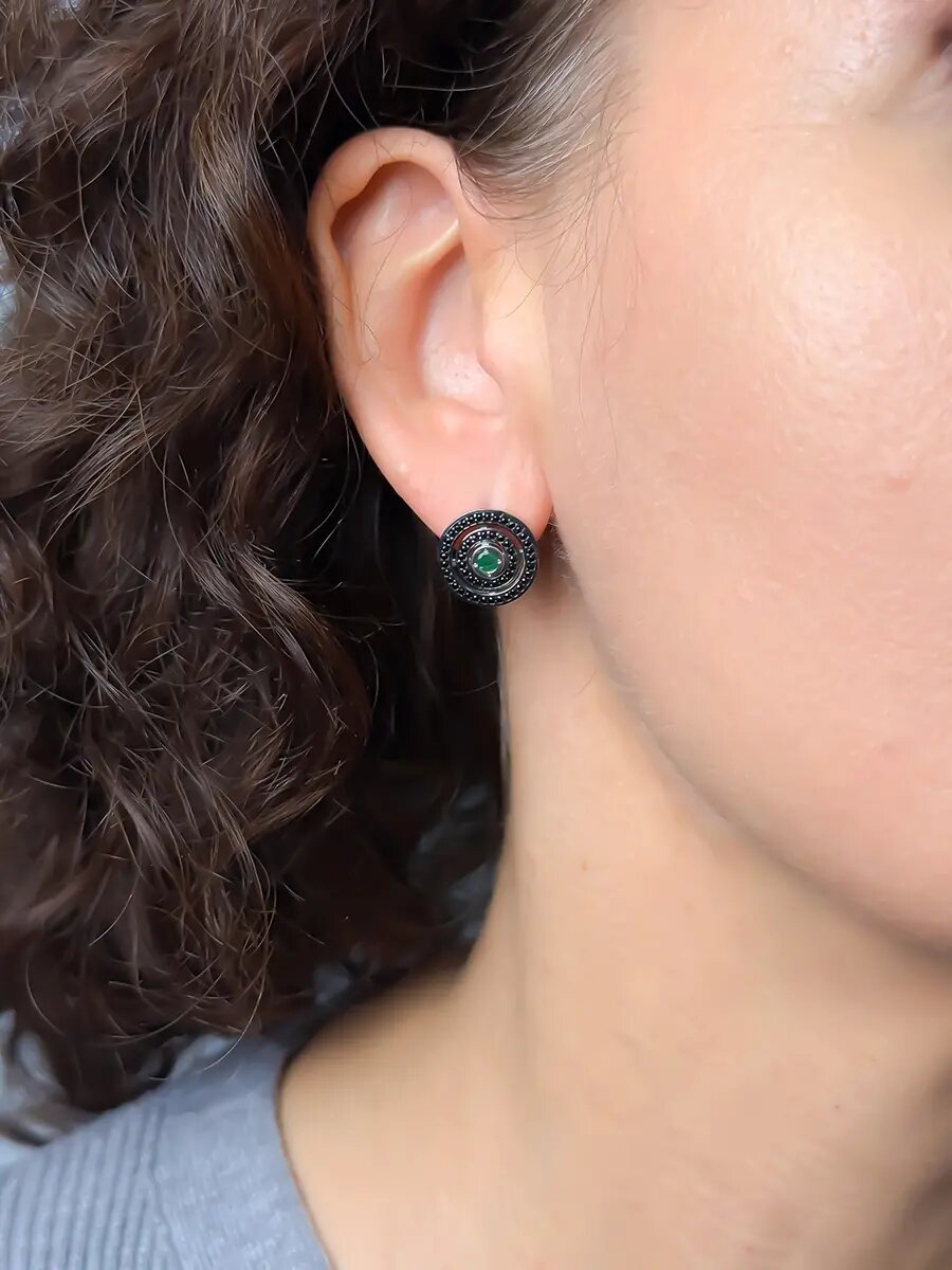 Серьги, серебро, 925 проба, чернение, родирование, изумруд, шпинель
