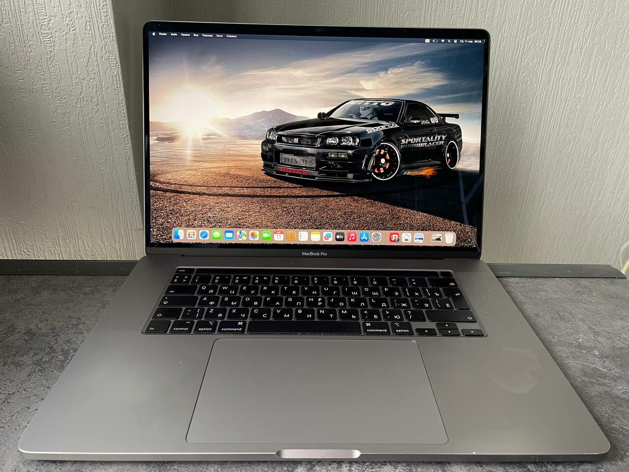 16" Ноутбук Apple MacBook Pro 16 2019, Intel Core i7 2.6 ГГц, RAM 16 ГБ 2667 MHz DDR4 SSD 512 ГБ, AMD Radeon Pro 5300M
