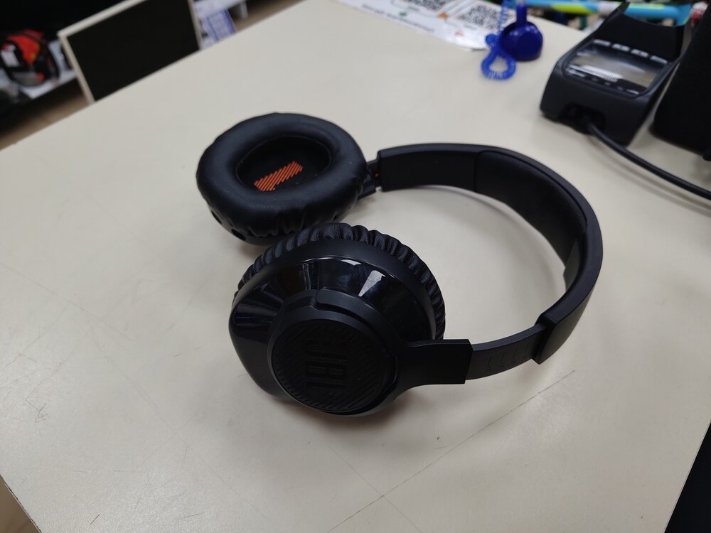 JBL Наушники JBL Quantum 300 black (JBLQUANTUM300BLK) чёрный, б/у, уценка.