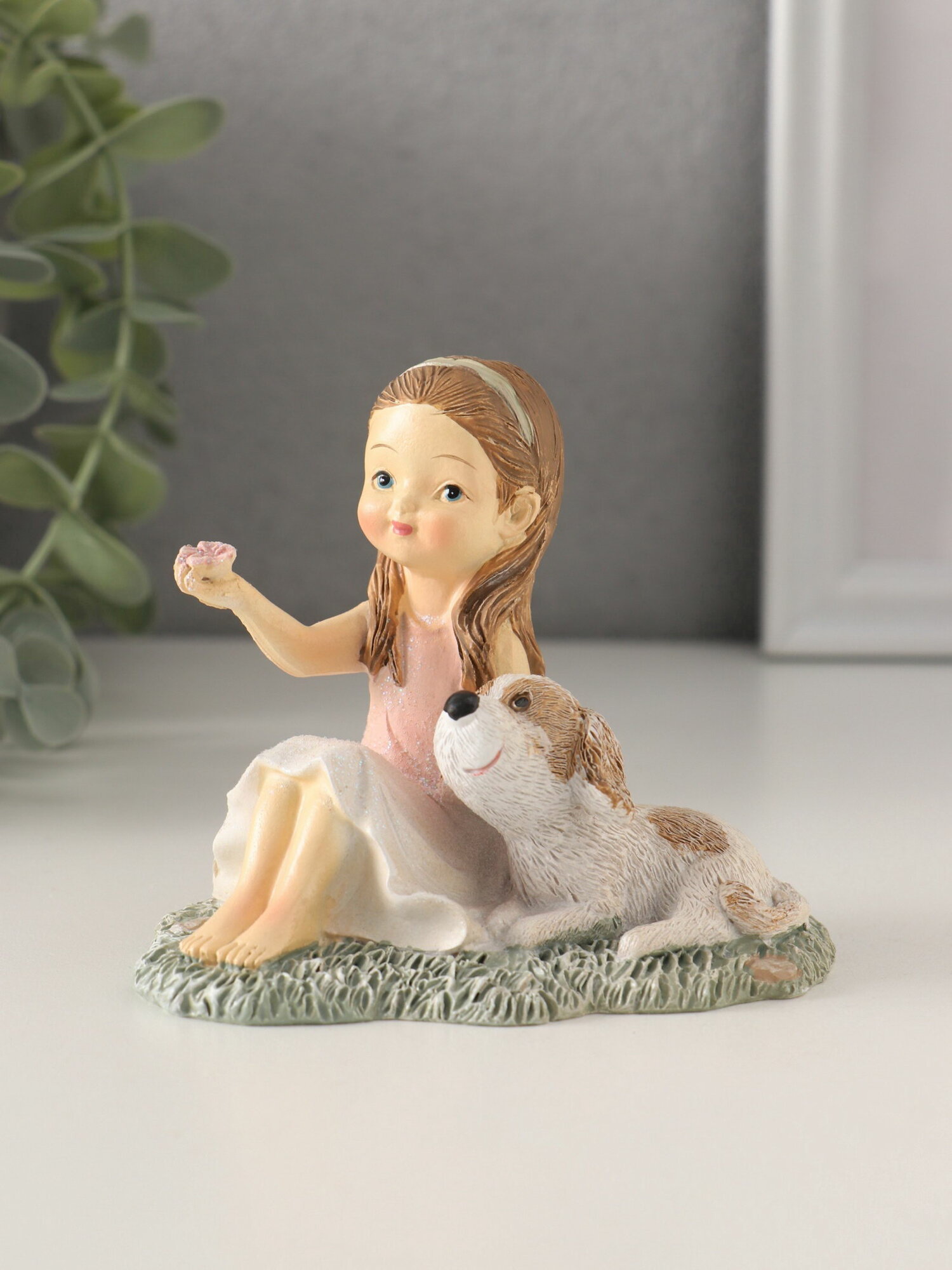 Фигурка полистоун "Малышка в розовом платье с собачкой на лужайке", 10x6.5x8.5 см