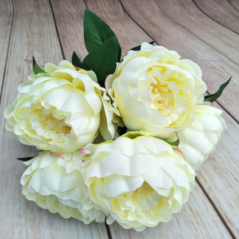 Роскошная композиция из пионов с декором для дома и мероприятий шампанское