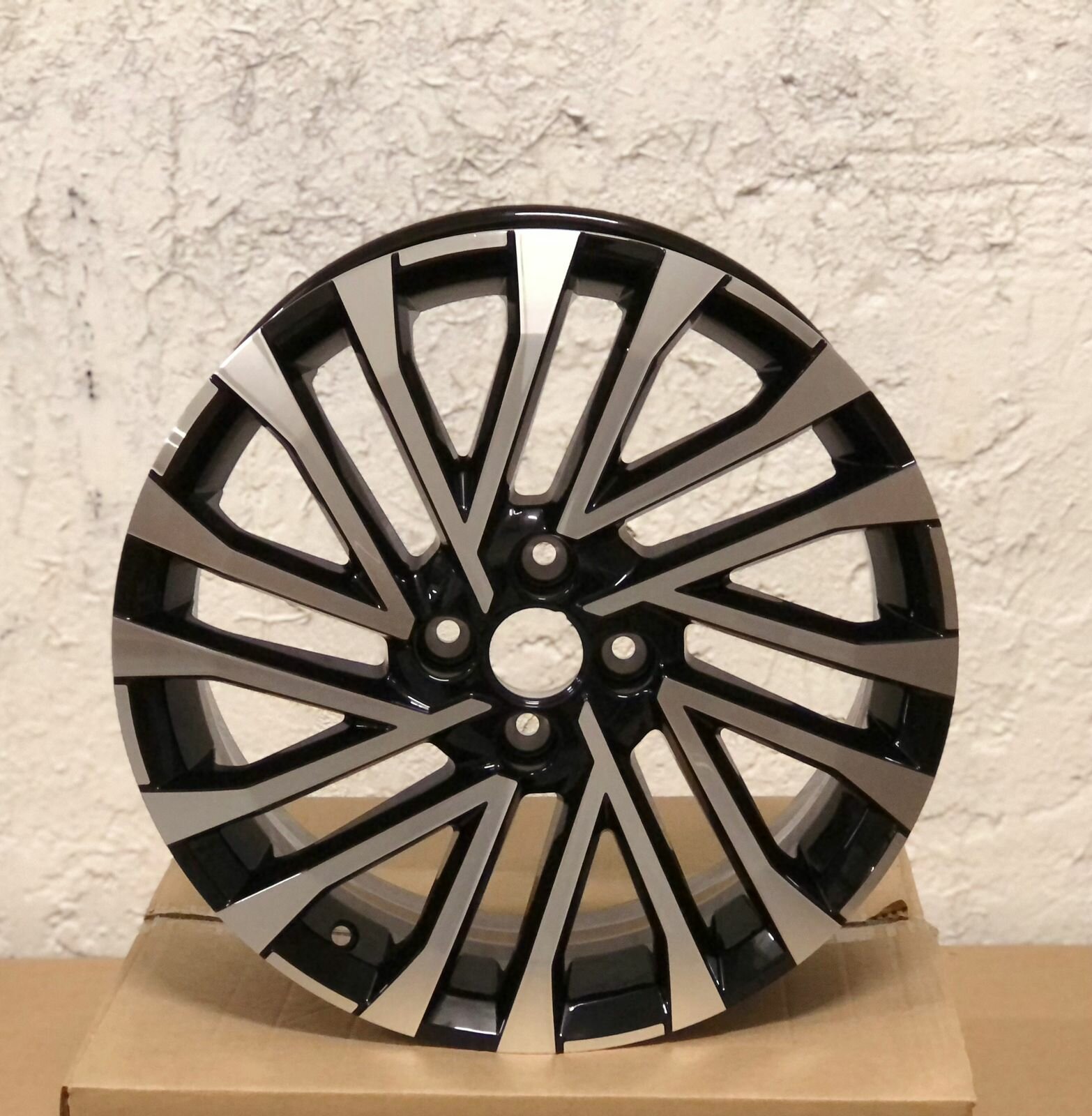 Литой диск K&K Веста Aura арт. 8450045160, акрил, черный алмаз, R17, 4х100 Оригинал (1 шт)