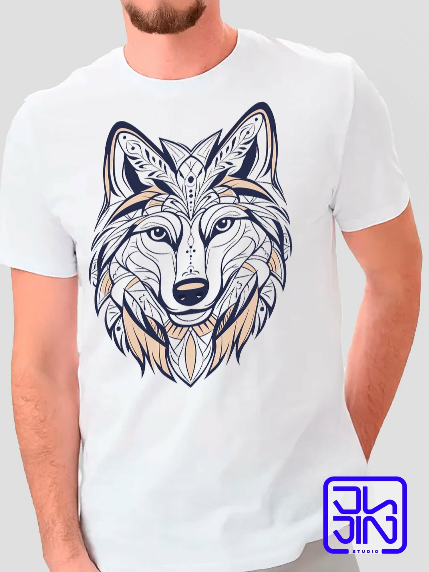 Футболка классическая мужская с авторским принтом Этнический белый узор с волком, темно синий геометрический орнамент, белый хлопковый трикотаж с прикольным рисунком на груди