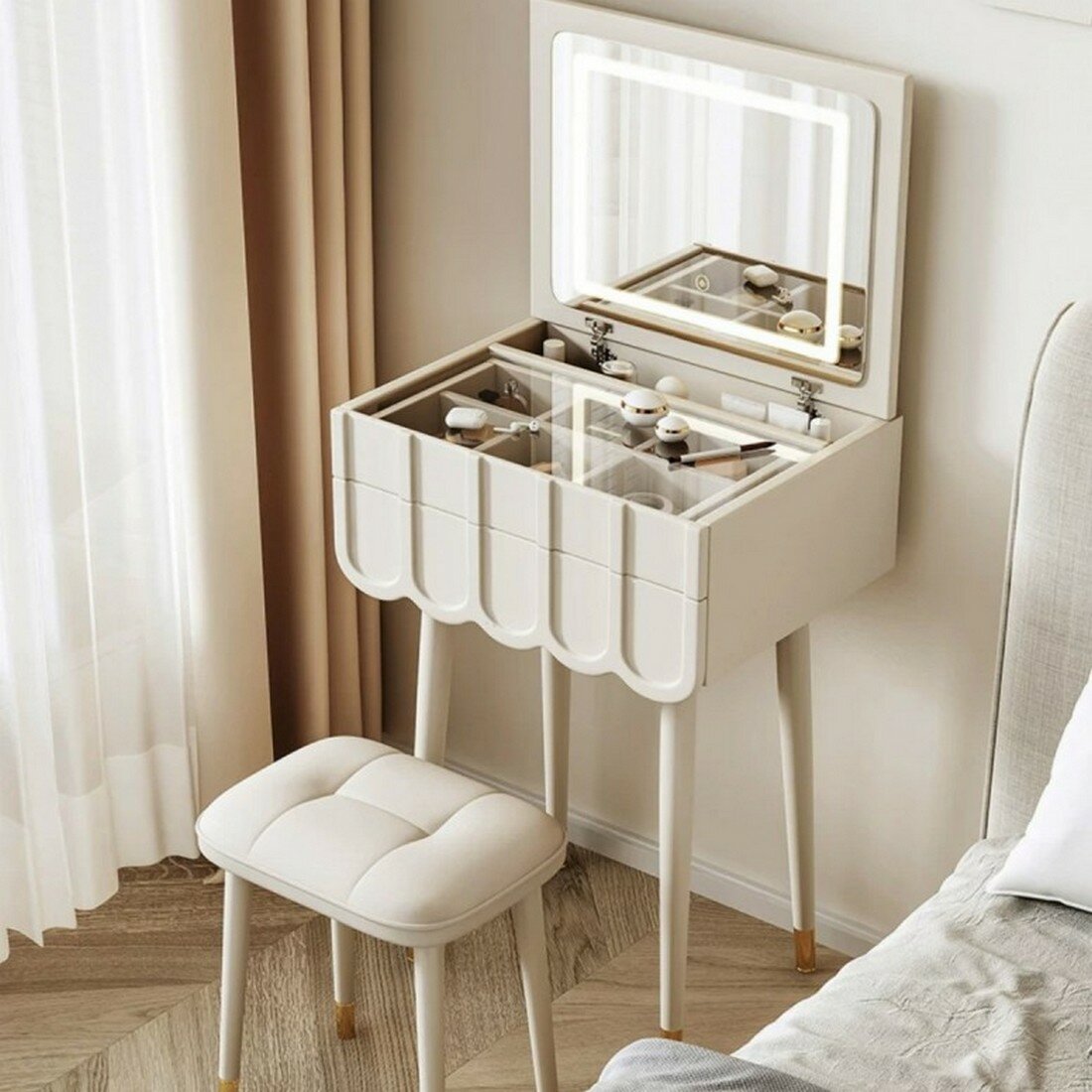 Интерьерный туалетный столик со встроенным зеркалом с подсветкой и стулом Lauren (Комплект столик 3 ящика+ стул /цвет белый / 60см)