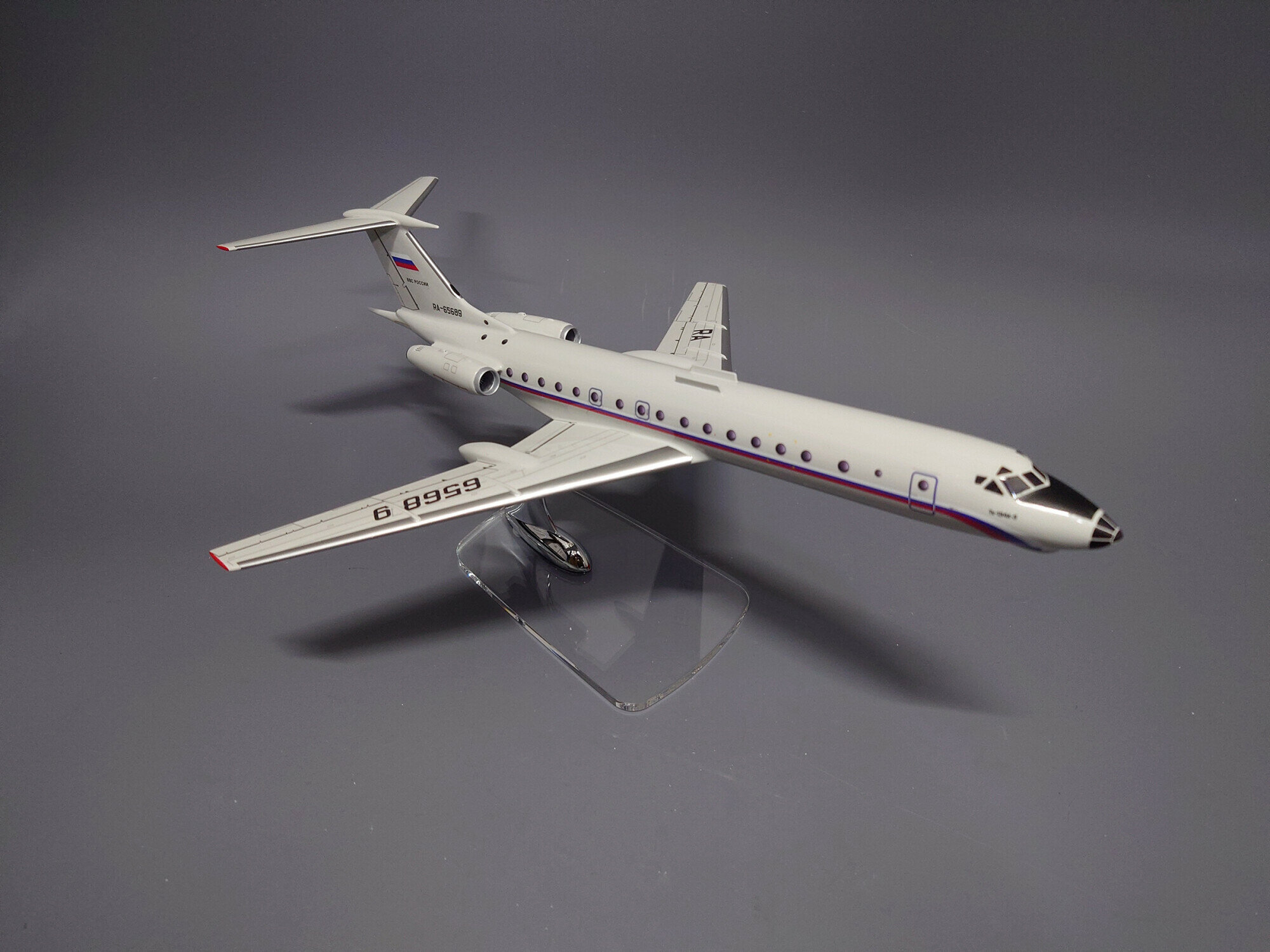 Самолет ТУ-134 С антенной БУС (СЛО Россия) [Готовая модель] (1:100) [RA-65689]