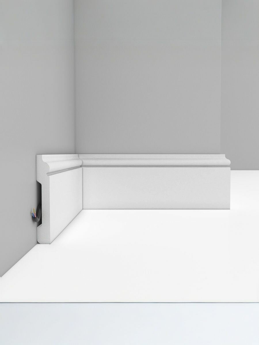 Плинтус напольный DECOMASTER D005-115ДМ (79*13*2400мм) белый окрашенный