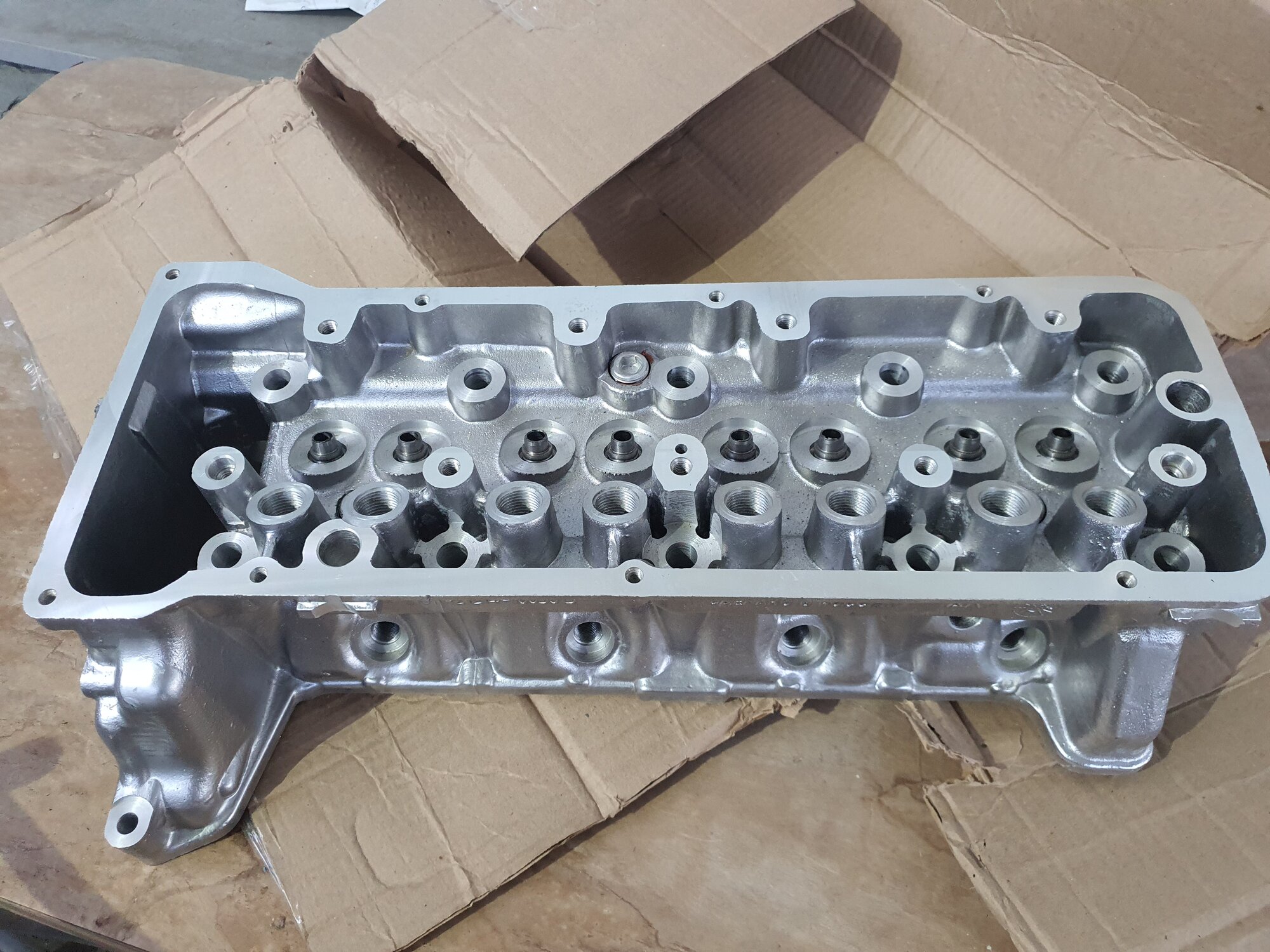 Головка Голая Ваз Классика 2104 2107 Нива 214 2123 Инжектор Без Датчика Фаз.