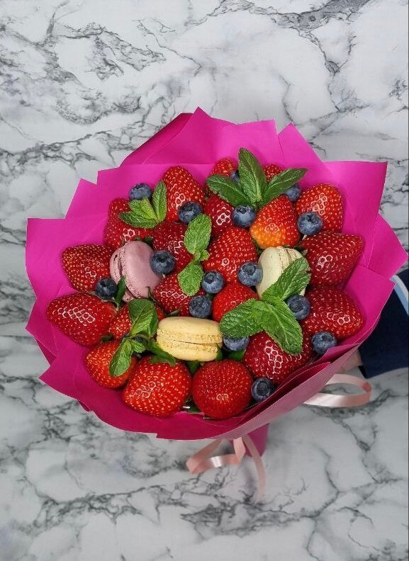 Букет из клубники «Макаронсик» подарок для любимой мамы, жены, сестры, коллеги