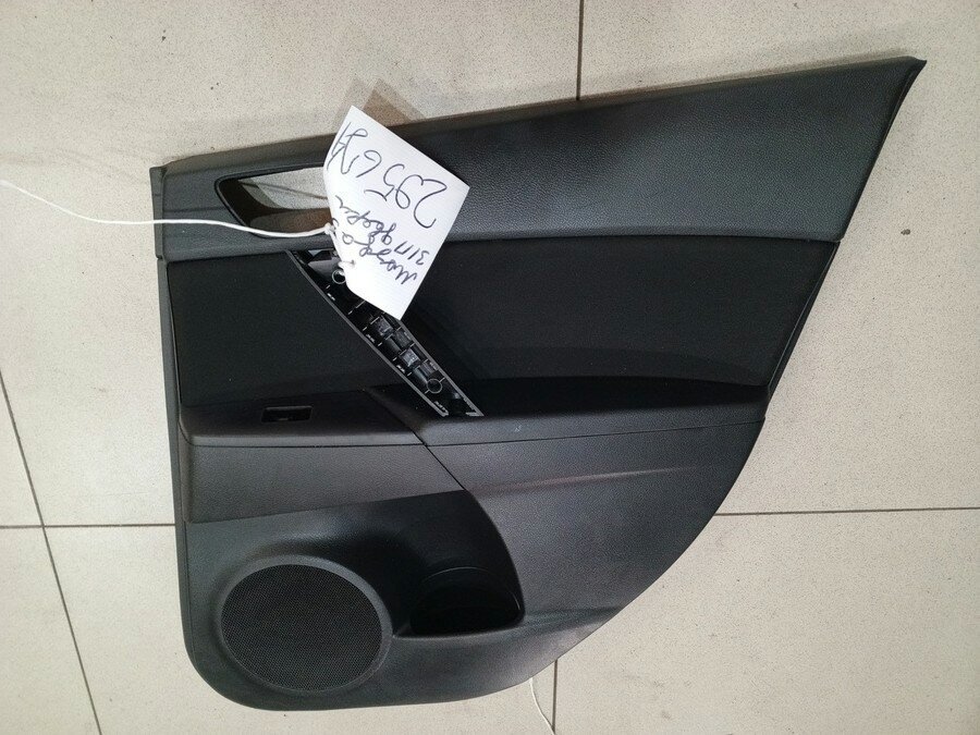 Обшивка двери задней правой от Mazda 3 BL 2009-2013