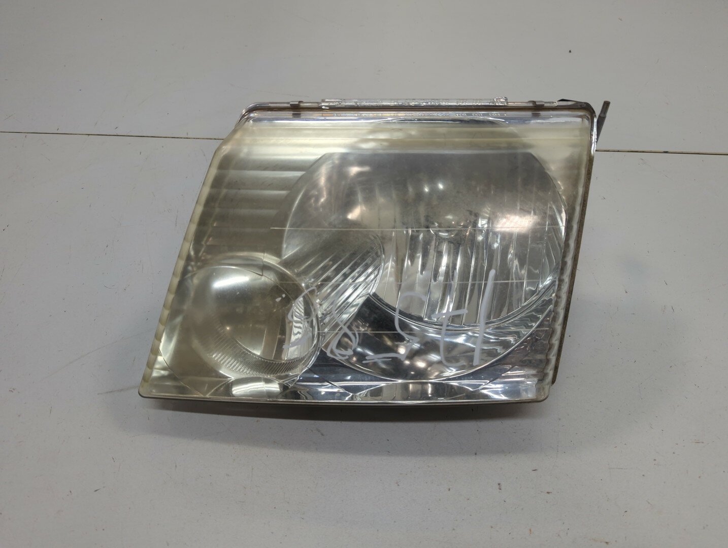 Фара (передняя) левая Ford Explorer Б/У