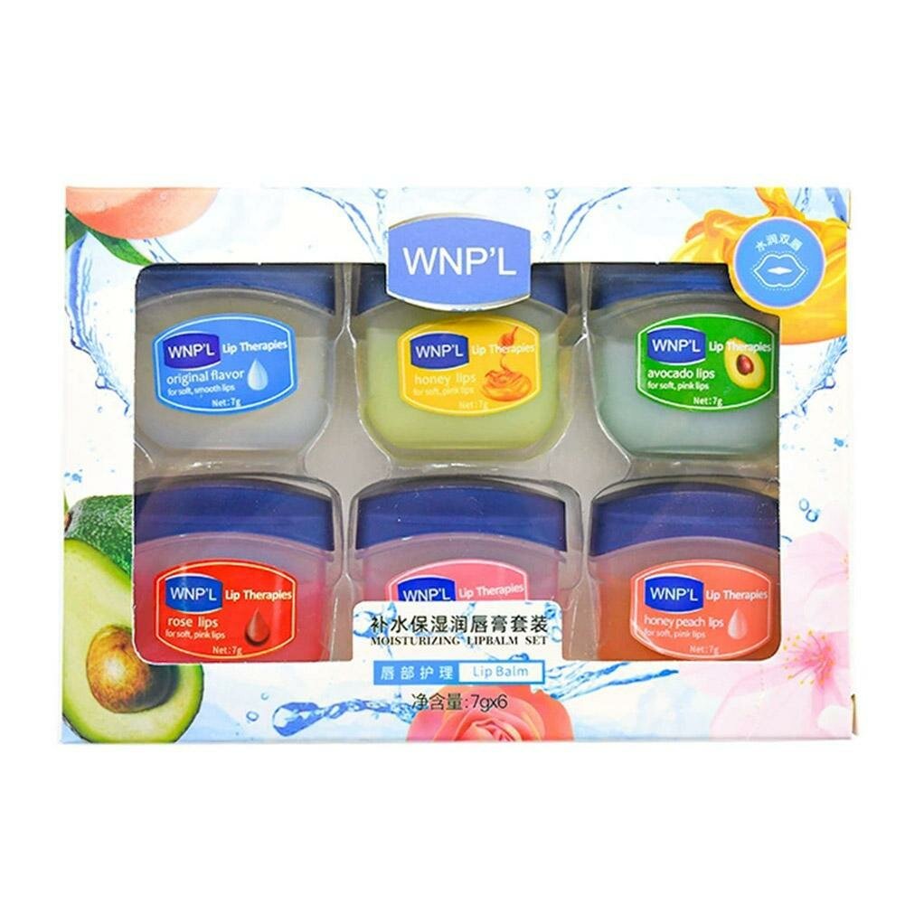 Осветлите линии губ, увлажните их и нанесите увлажняющую маску для губ