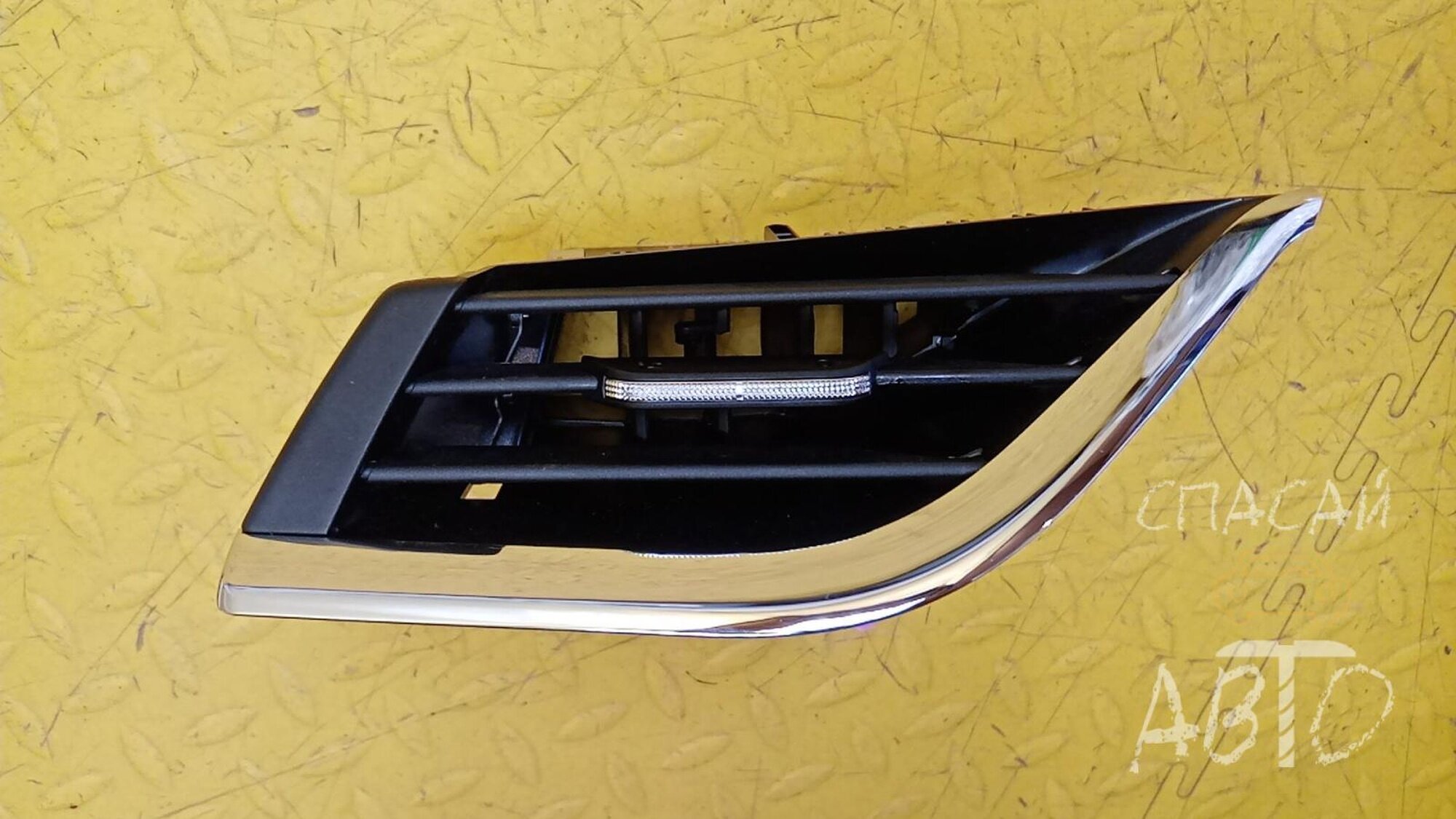 Дефлектор воздушный VAG 5E4819701CRYP, для Skoda Octavia A8, черный