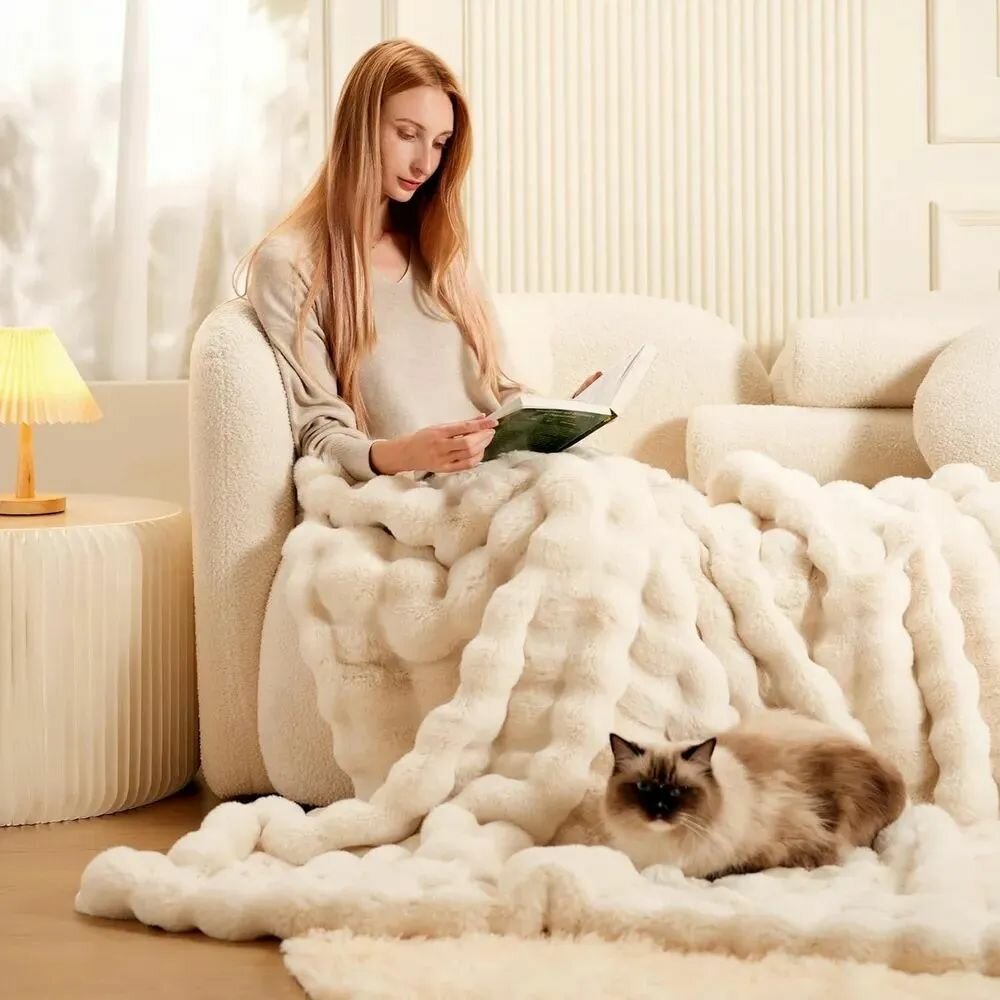 Тёплый плед из кроличьего велюра для зимнего использования в офисе, на диване и в постели