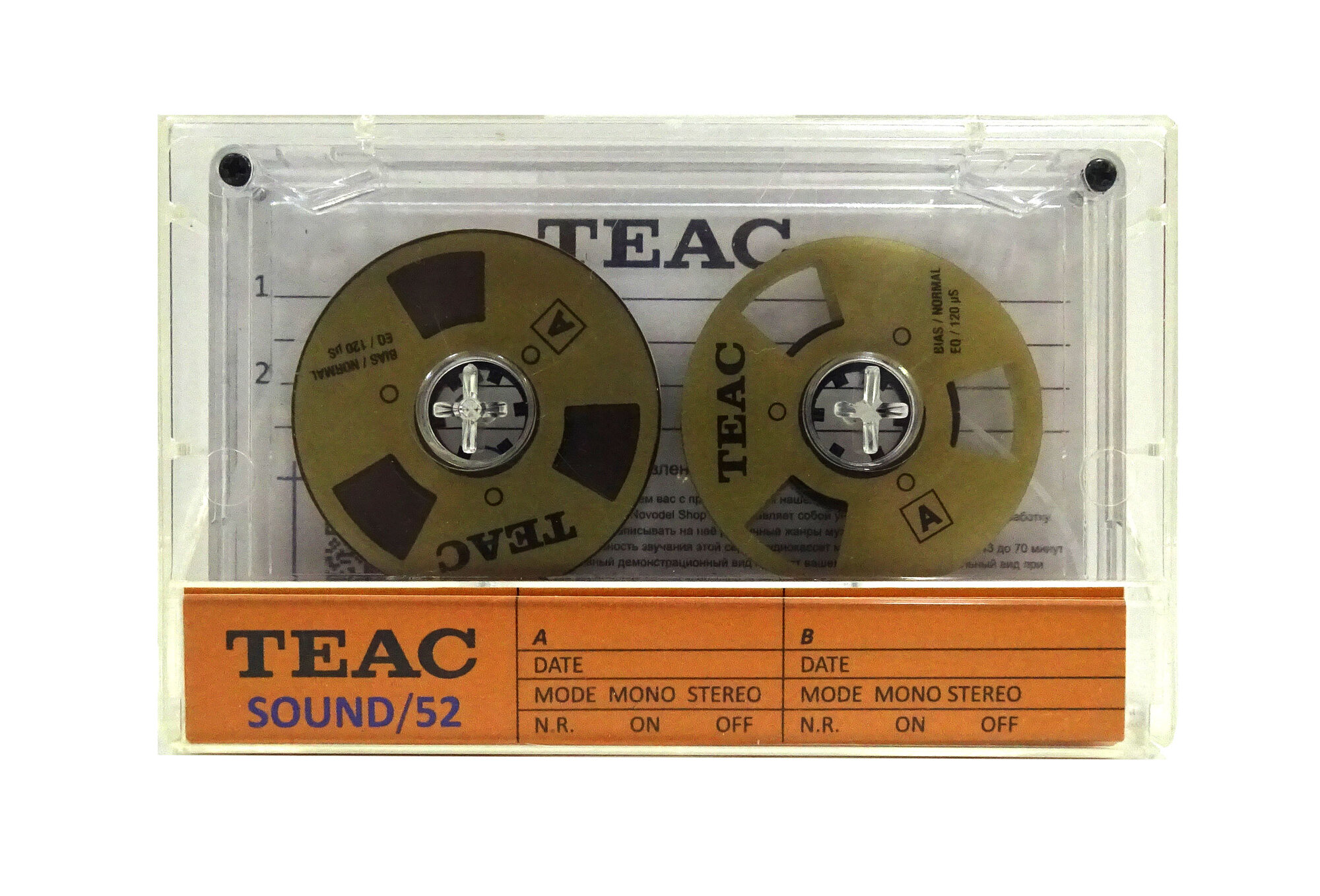Аудиокассета "TEAC" с золотистыми катушками