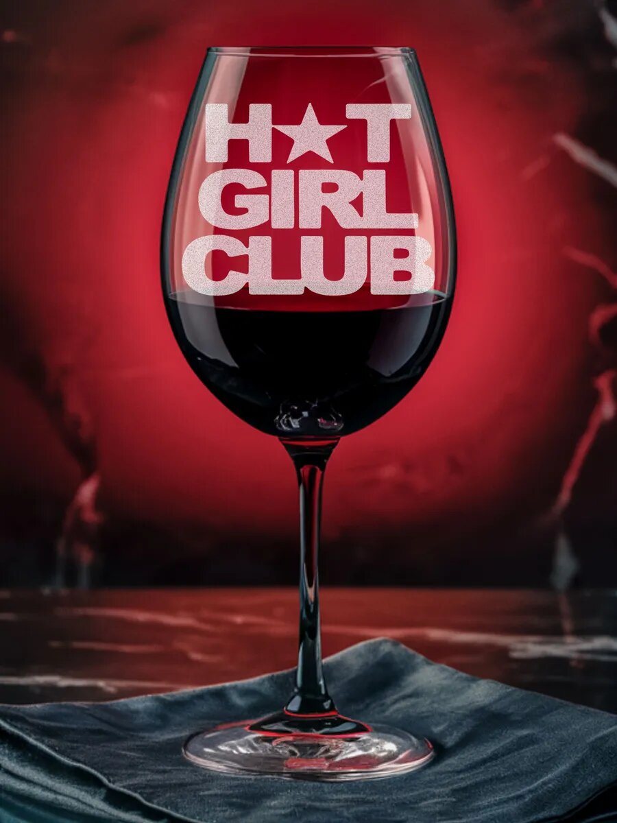 Бокал для посиделок с надписью hot girl club