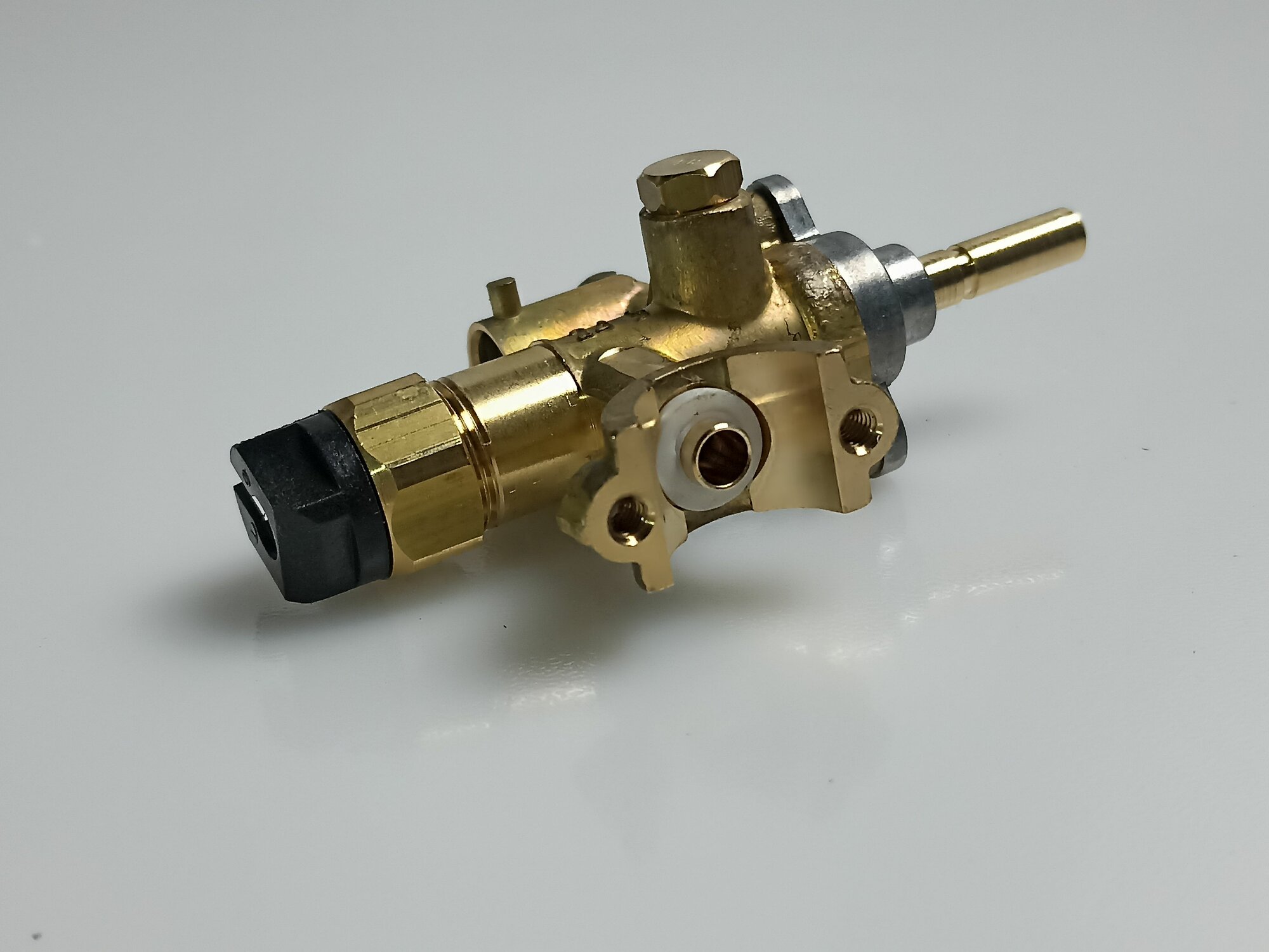 Газовый кран духовки, для газовой плиты Darina GM42002WG