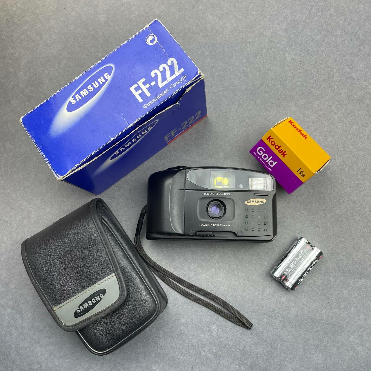 Винтажный пленочный фотоаппарат Samsung FF-222, с фотопленкой Kodak Gold